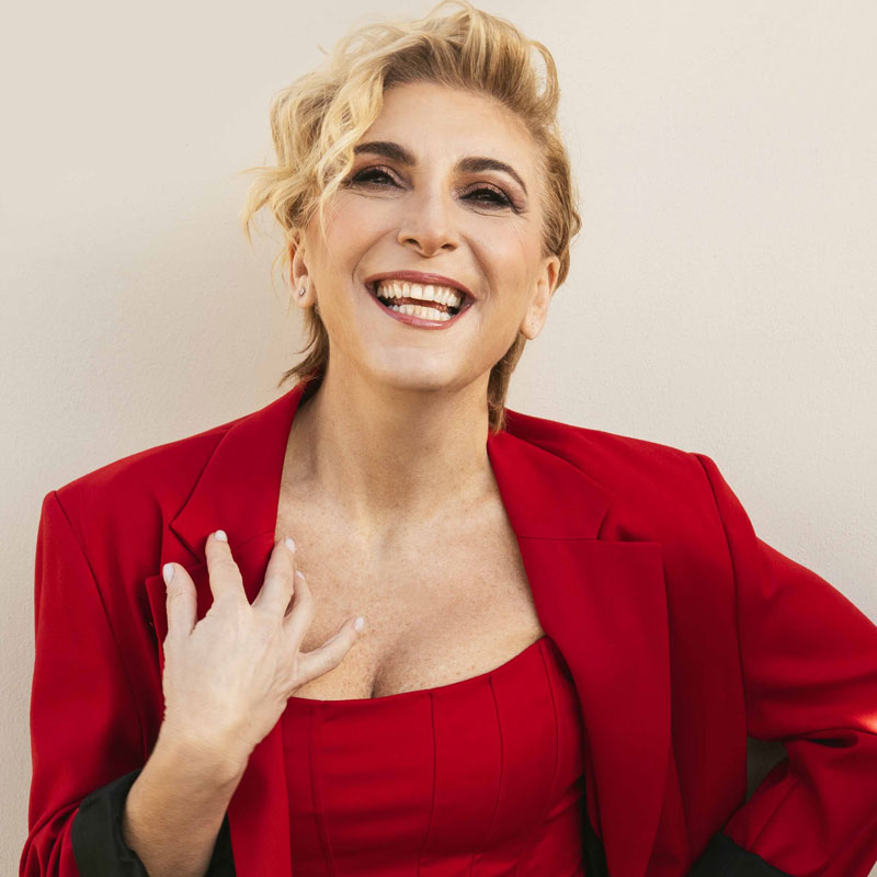 BARBARA FORIA IN BASTA UN FILO DI ROSSETTO - Consorzio Marche Spettacolo
